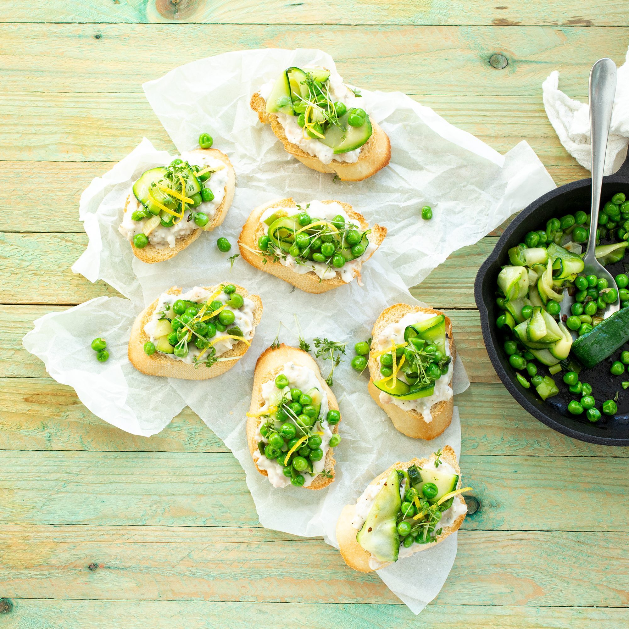 Vegan bruschetta with peas and vegan greek style cheese - bedda world