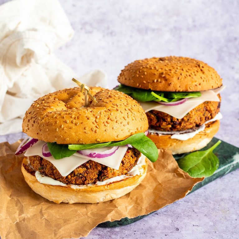 Rauchiger Bohnen und Couscous Burger - bedda world